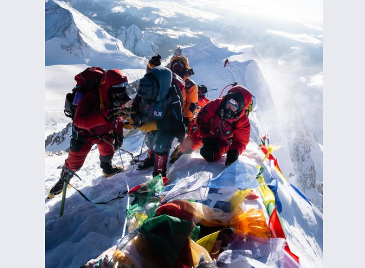 Ropes fixed on Makalu – Everest Mountain